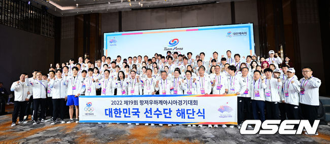 더쿠 모두가 다 차려입었는데 나만 츄리닝 Vs 다들 츄리닝인데 나만 차려입기 밸런스 게임 실사판