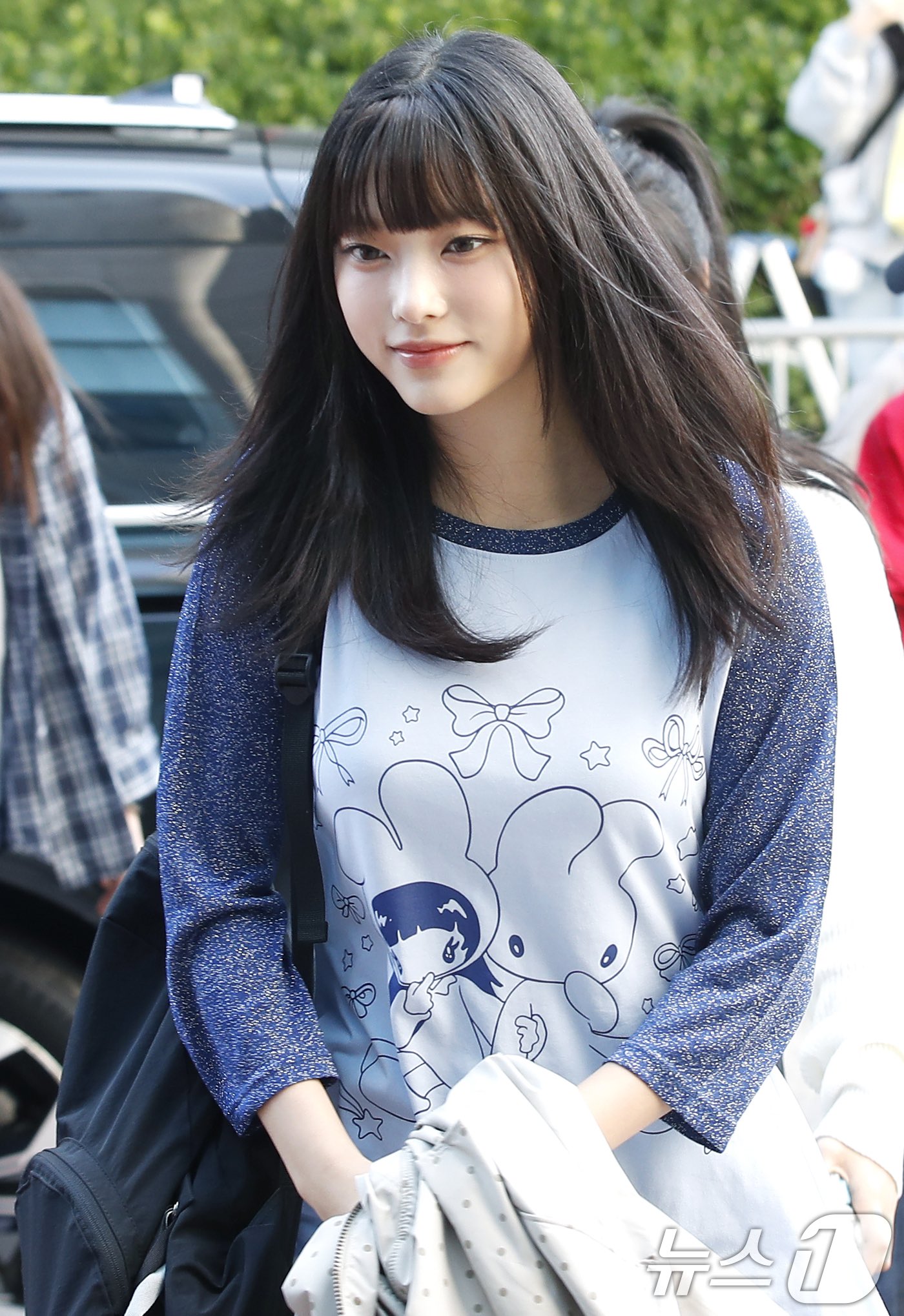 더쿠 - 뉴진스 해린 이런 캐릭터 티셔츠 좋아하는거 ㄱㅇㅇ