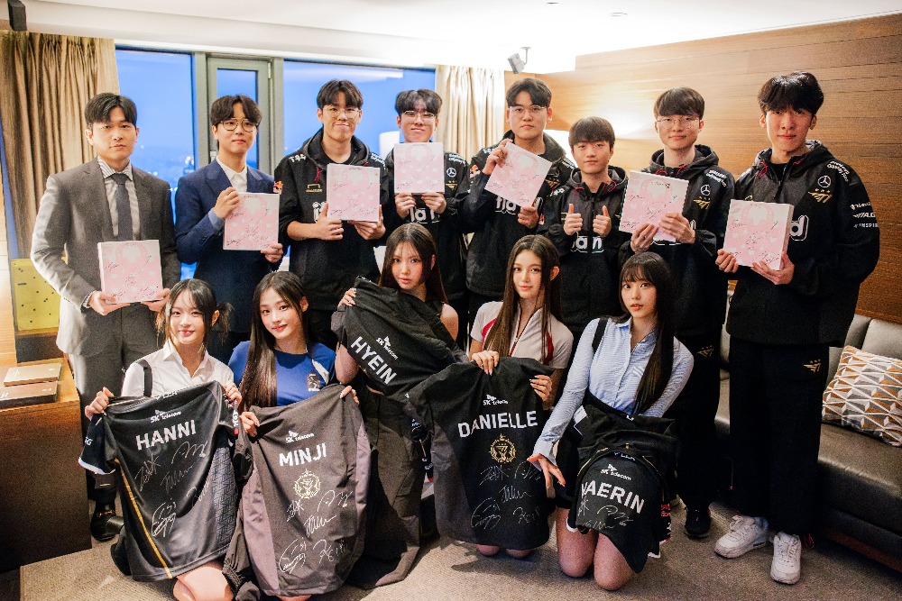 더쿠 - 롤 공계에 올라온 T1 X 뉴진스, WBG X 뉴진스 (feat.성덕)