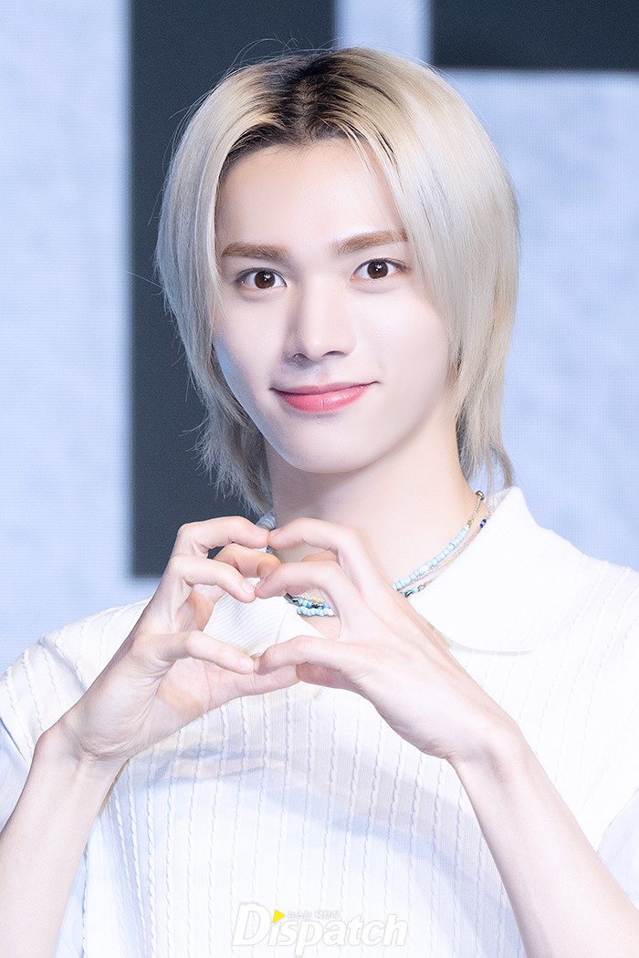 더쿠 - 오늘 실시간 휘브 컴백 쇼케이스 기사 사진.jpg