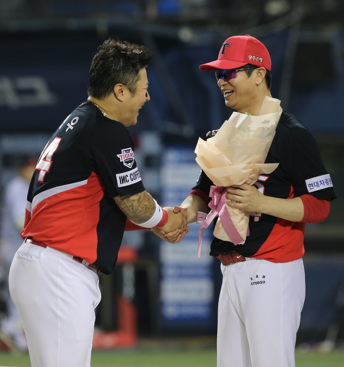 더쿠 - [KBO] 두산 베어스 이승엽 감독 역대 58번째 감독 100승 달성(+ 최근 감독 100승)