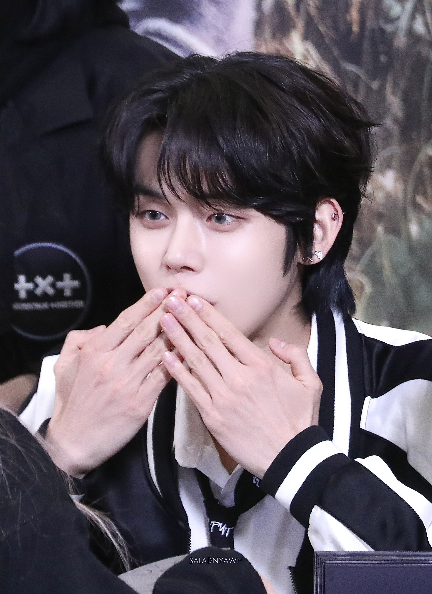 더쿠 투바투 연준 흑발하면 바로 여우에서 깜냥이됨