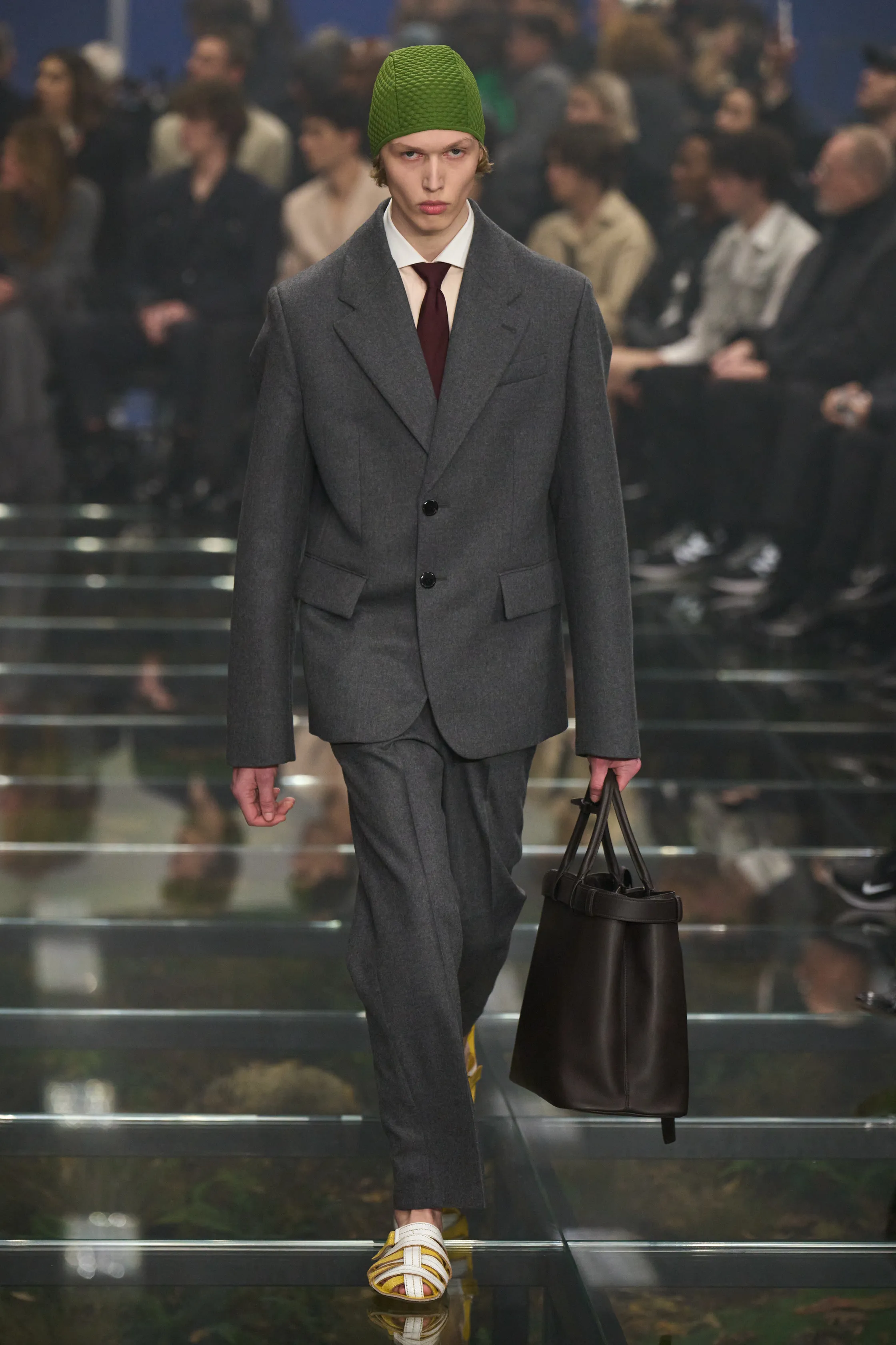 더쿠 - 프라다 / Prada FW24 Menswear 컬렉션