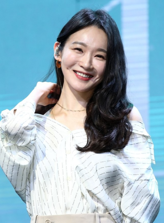 더쿠 강민경 ‘아비에무아 팝업…2주간 5억 매출 [공식]