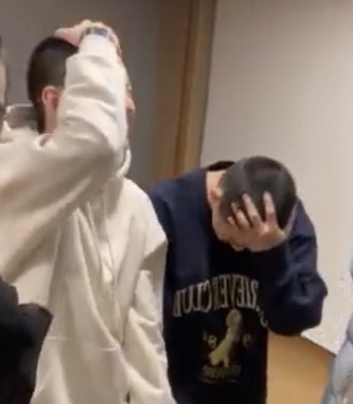 더쿠 - 둘다 만만치 않아 보이는 바보 느낌(feat.팬싸템 안경 )